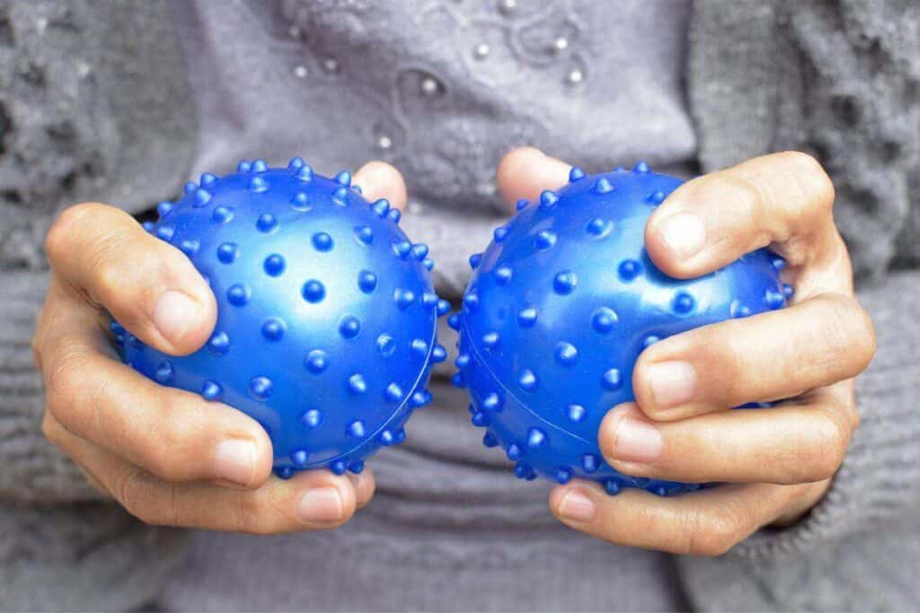 How To Manage & Treat Arthritis Of The Hand - Best Mobility Aids